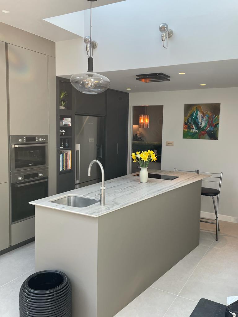 Umbra, Carbon & Urban Wild Oak Kitchen With Macaubas Granite & Sirius ...