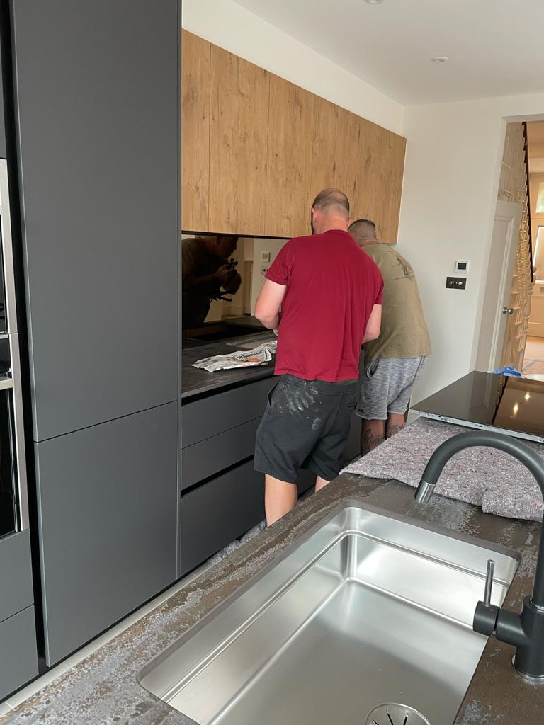 Handleless Carbon And Wild Oak Door With Dekton Trillium Worktop | Zen ...